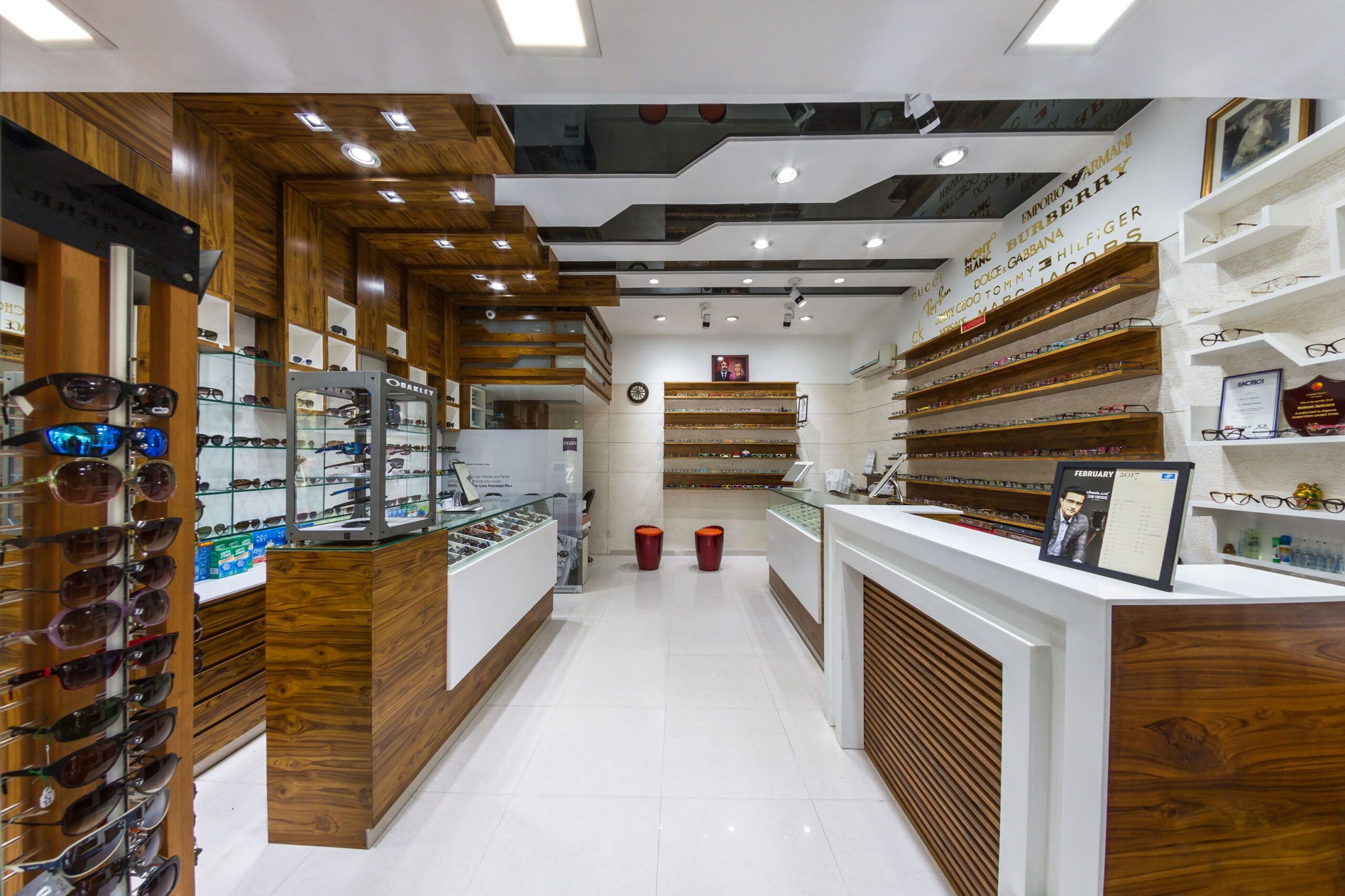 Retail store decor in Dubai - 0547781753 - JOUD ALTSAMYM Contracting ...